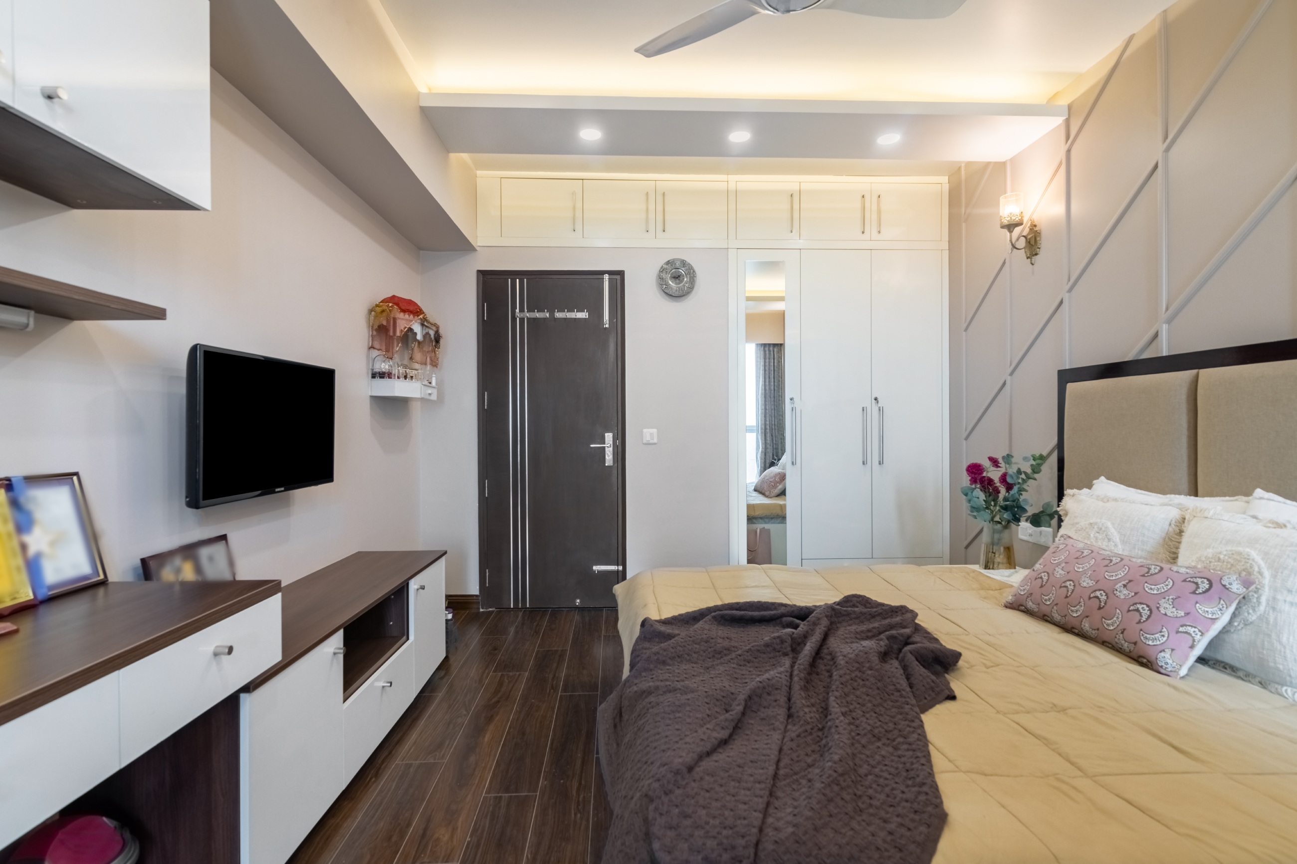 Elegant Parallel Drop Down False Ceiling For Dining Space | Livspace
