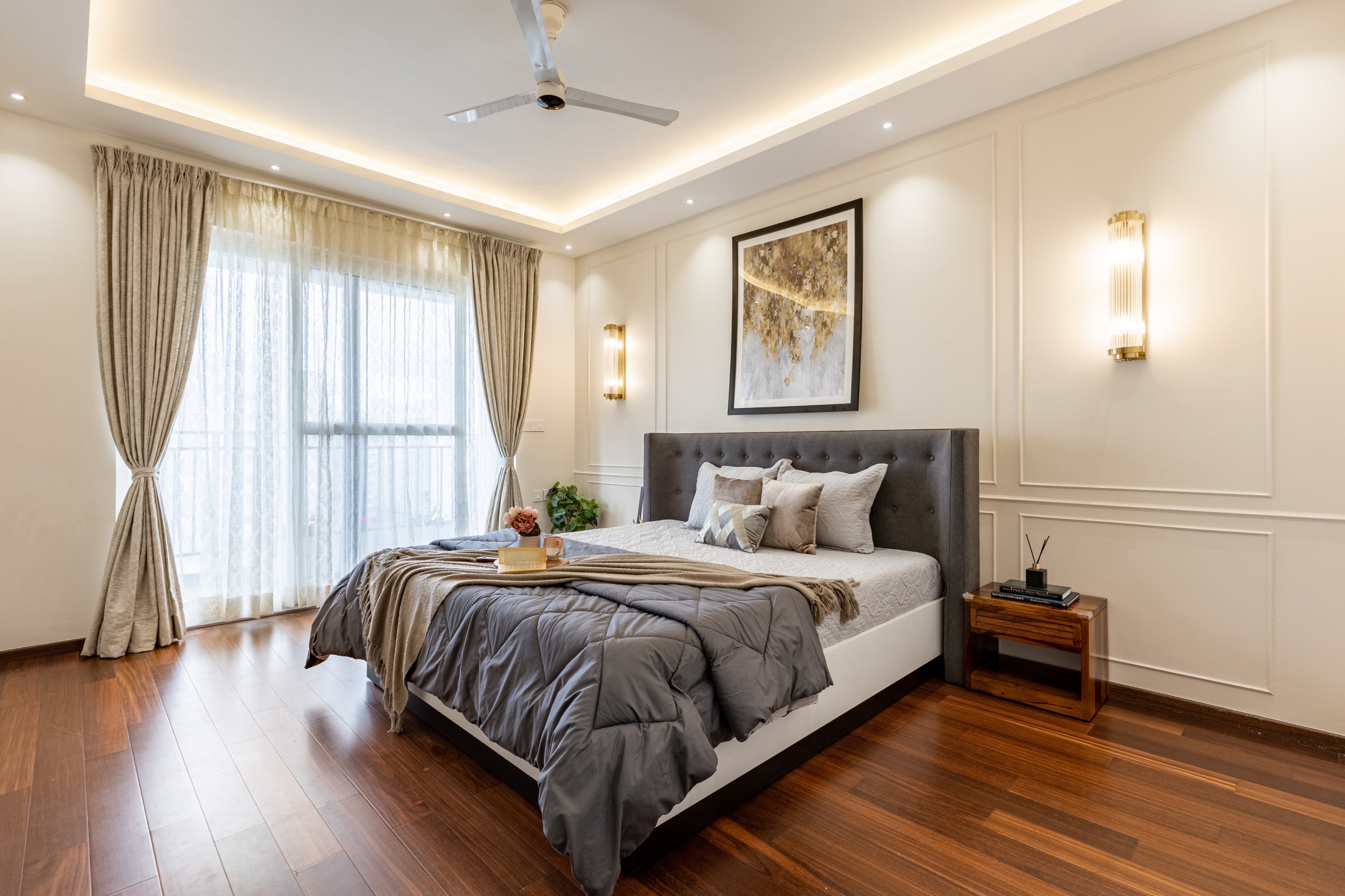 Contemporary Peripheral False Ceiling Design | Livspace