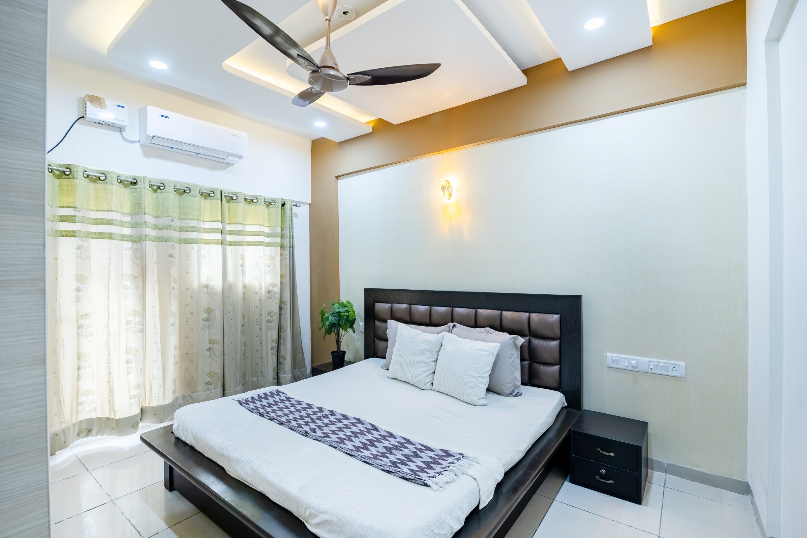 Upgrade Your Room with a U-Shaped False Ceiling and Warm Lighting ...