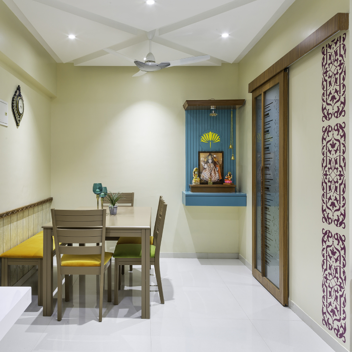 Light Cream Wall Paint With A Beeding Design | Livspace