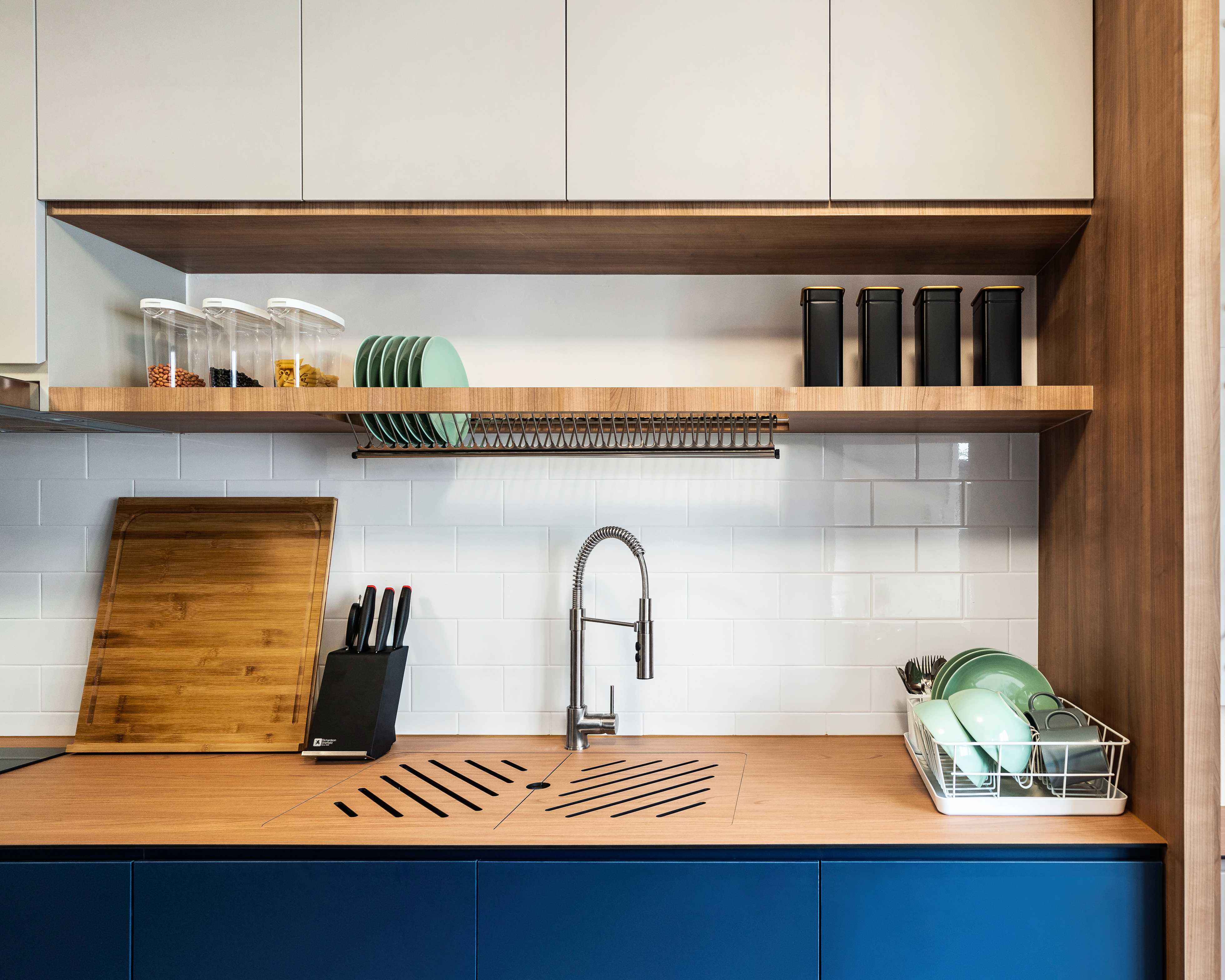 Rectangular Kitchen Tiles Design With A Glossy Finish | Livspace