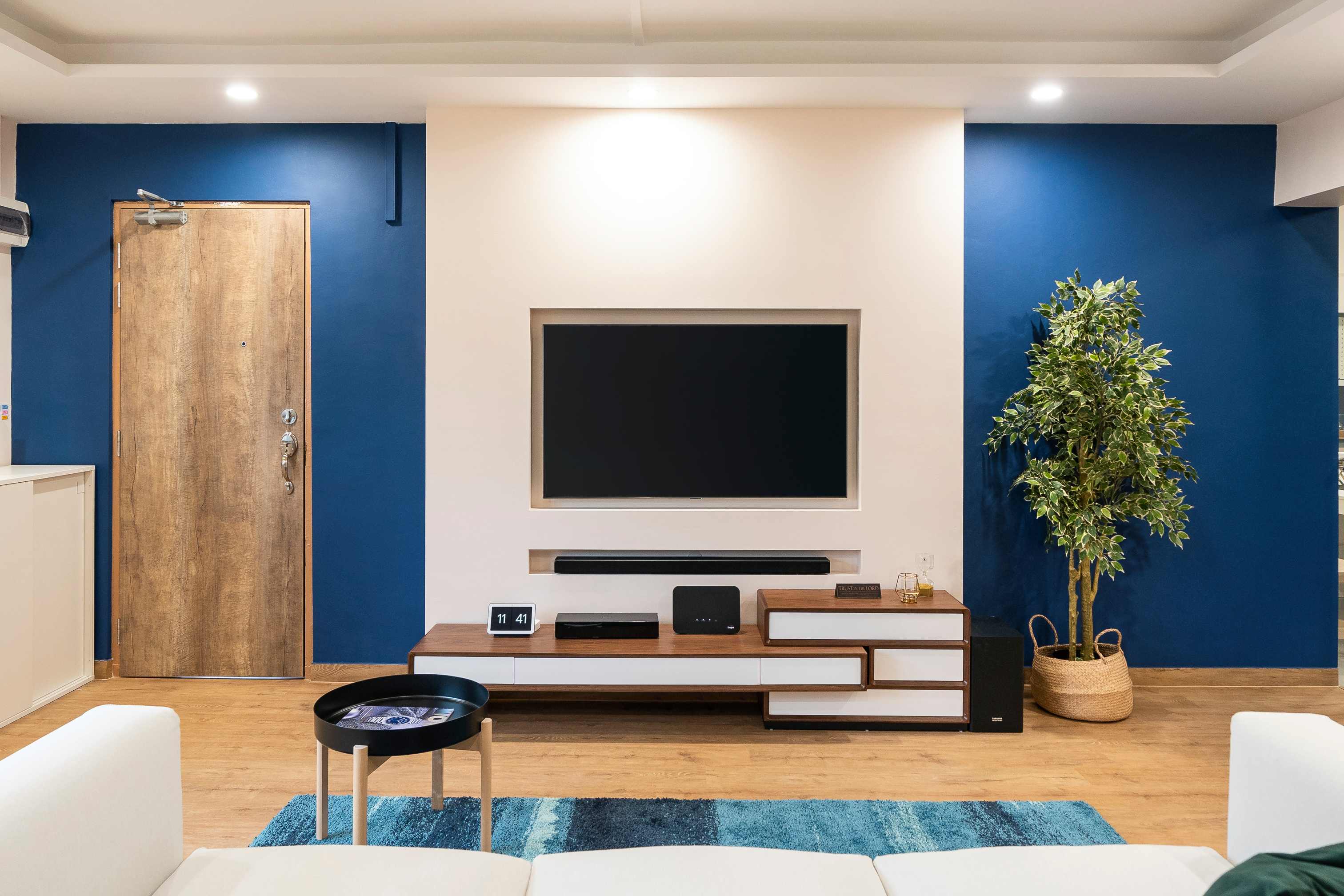 Modern Dual-Tone Textured Wall Design | Livspace