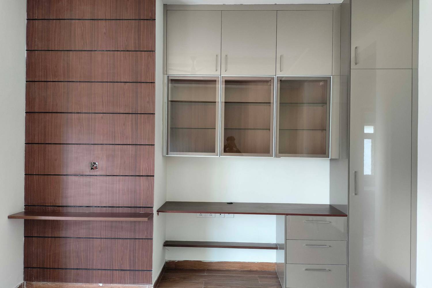 Contemporary Home Office Design with Ergonomic Desk and Storage | Livspace