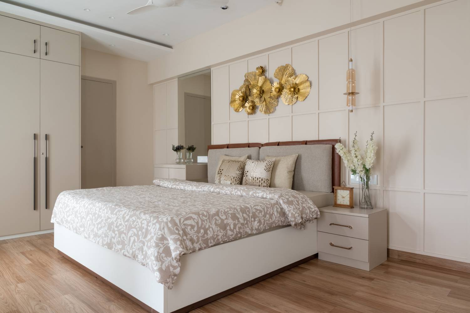 Modern Off-White Wooden Strips with Paint Wall Design with Sculpted ...