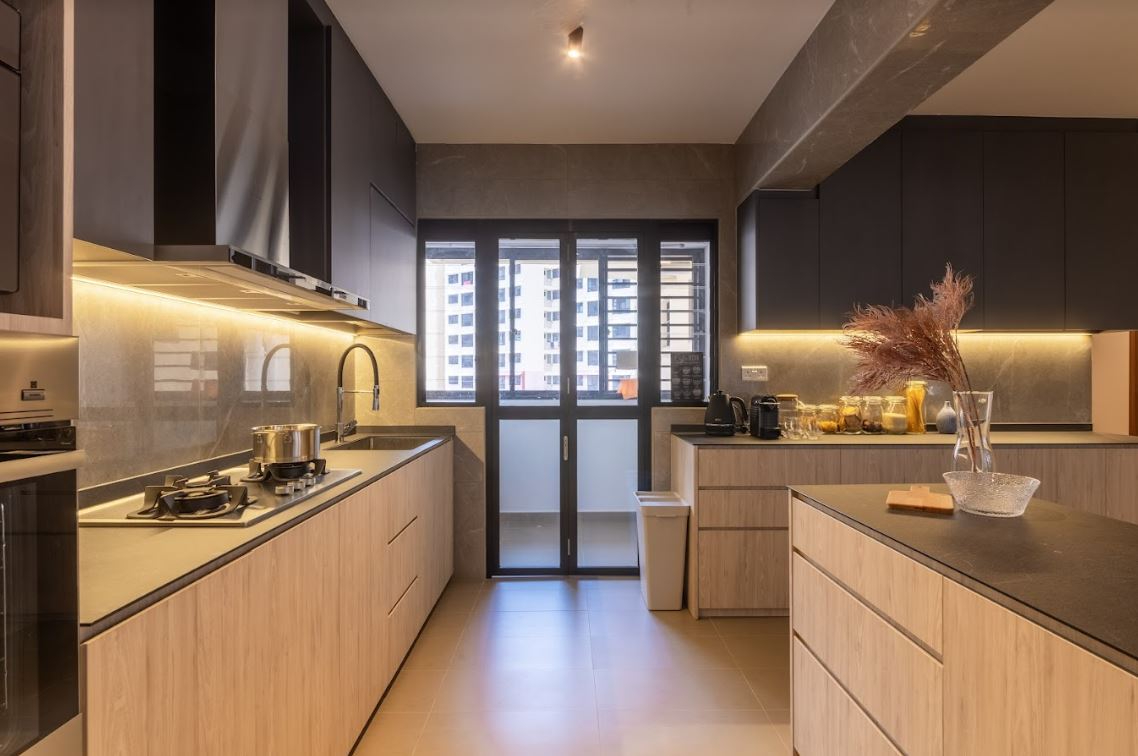 Spacious Kitchen Cabinet Design With Under Cabinet Lighting | Livspace