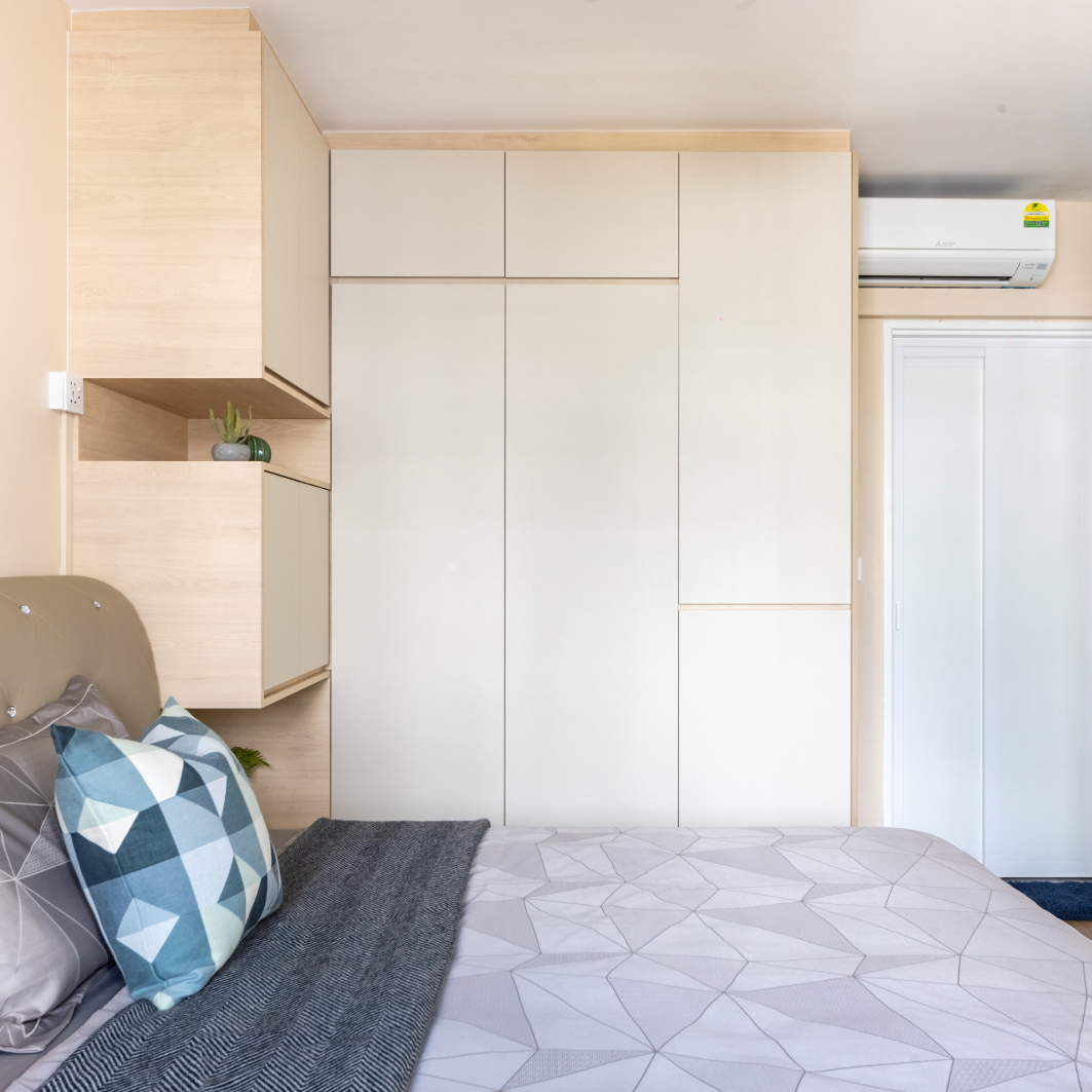 Spacious White Wardrobe Design For Bedrooms | Livspace