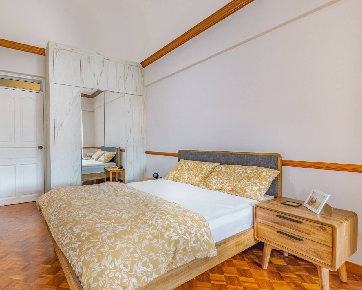 Spacious Master Bedroom Design With Light Wood 4-Door Mirrored Swing ...