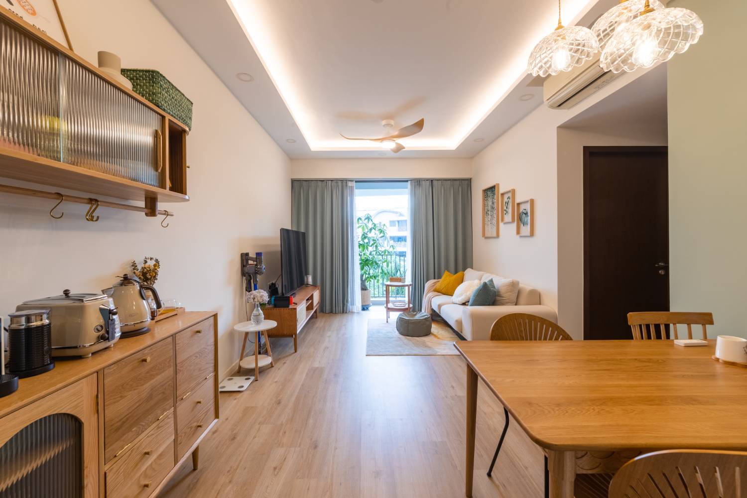 Contemporary Flooring Design In Rectangular Shape | Livspace