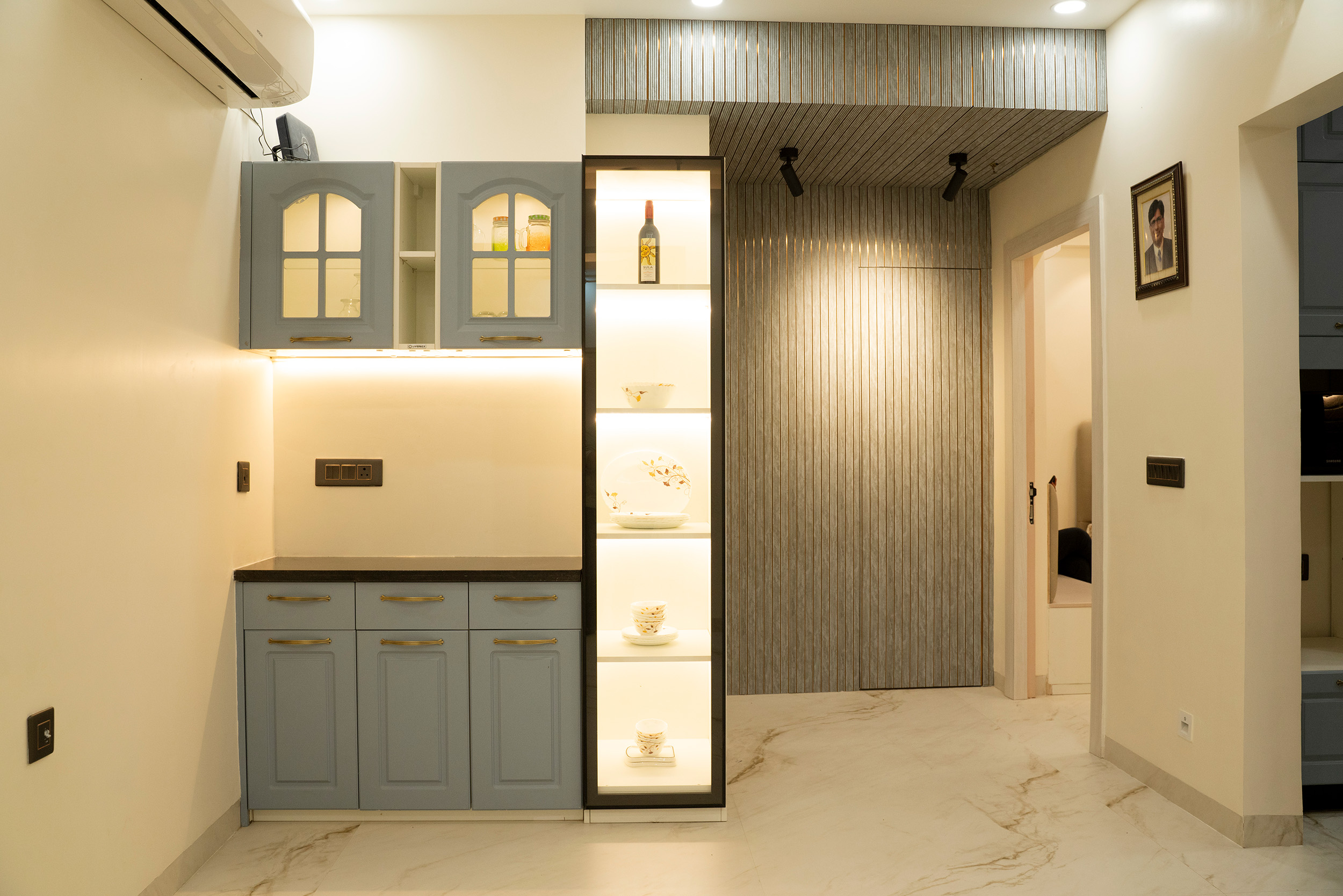 Classic Crockery Unit Design with Glass Shutters and Display Shelves ...
