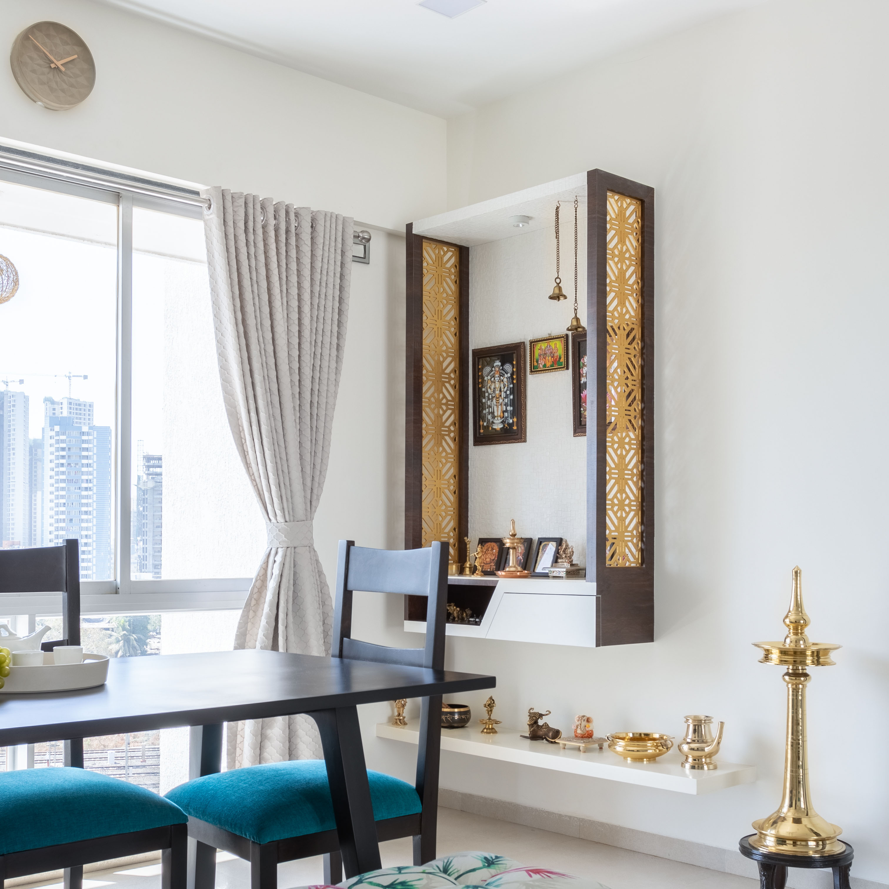 Mandir Unit Design With CNC Side Boards - 3x1x5 Ft | Livspace