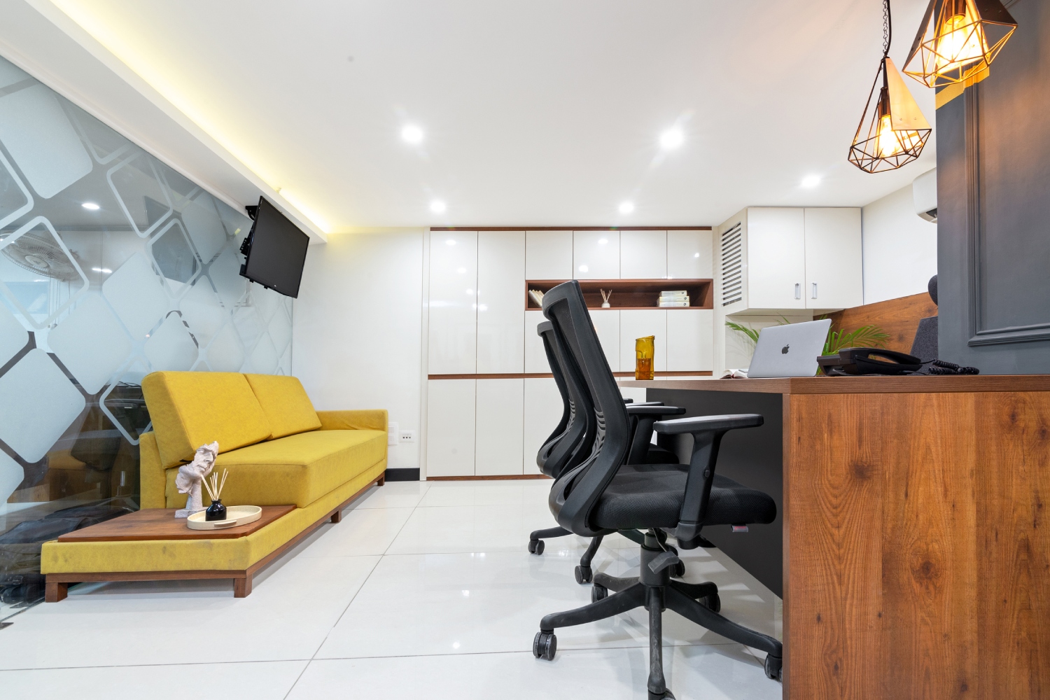 Single-Layered False Ceiling Design With Recessed Light | Livspace