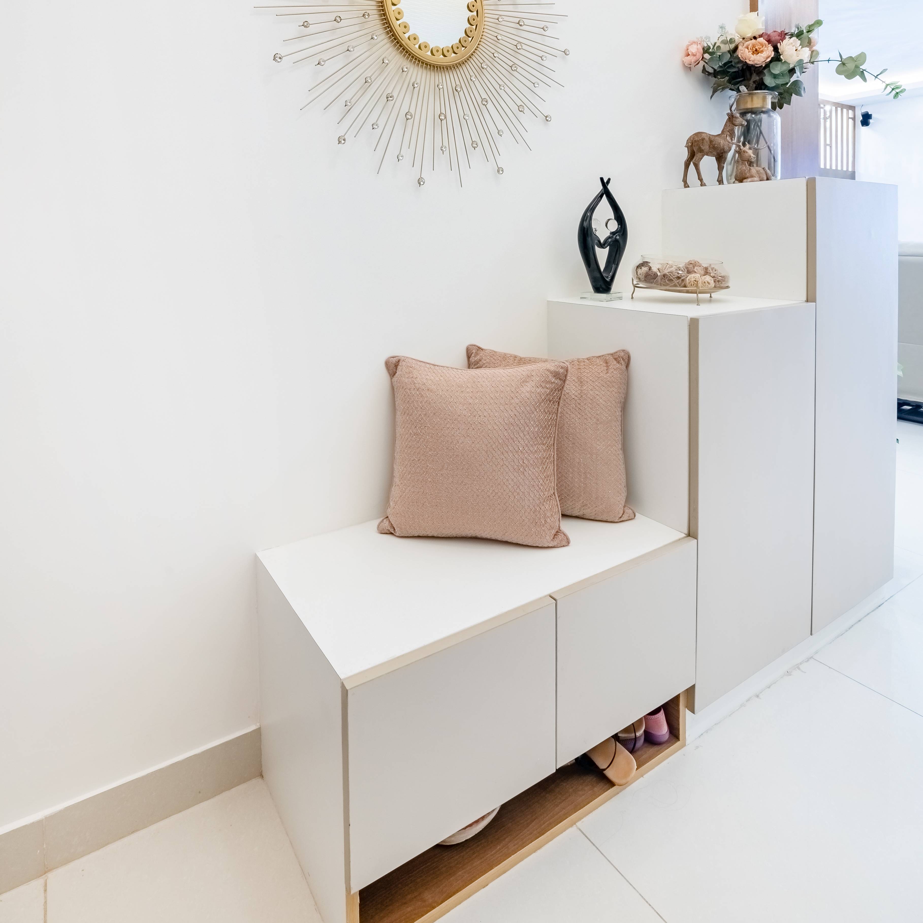 Spacious Foyer Design With Wide Storage Unit | Livspace