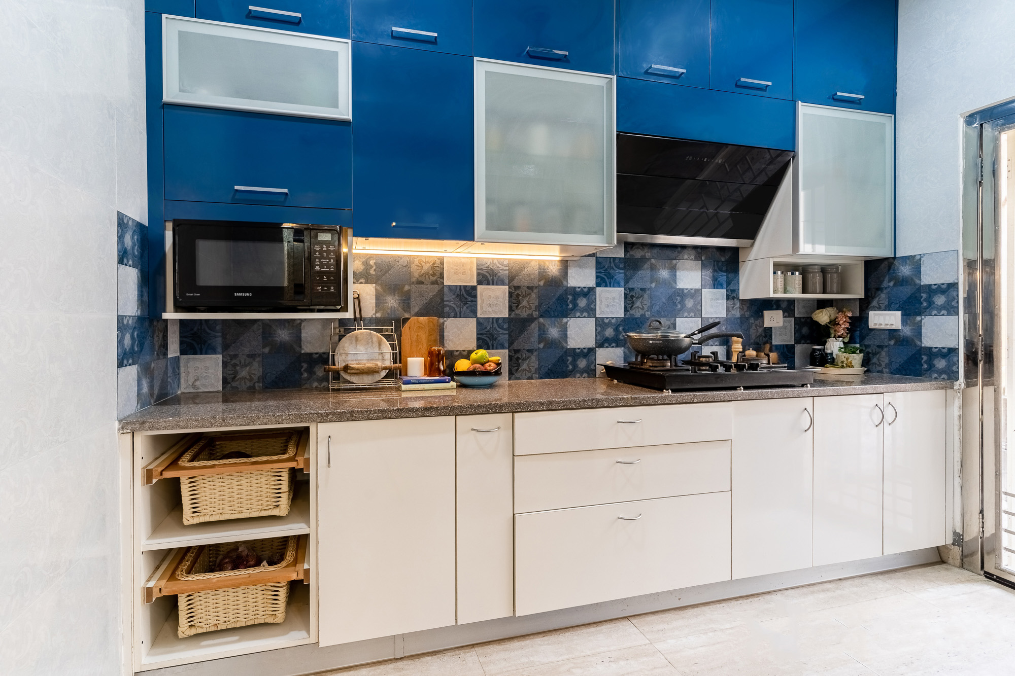 Modular Kitchen Design With Profiled Cove Lights | Livspace